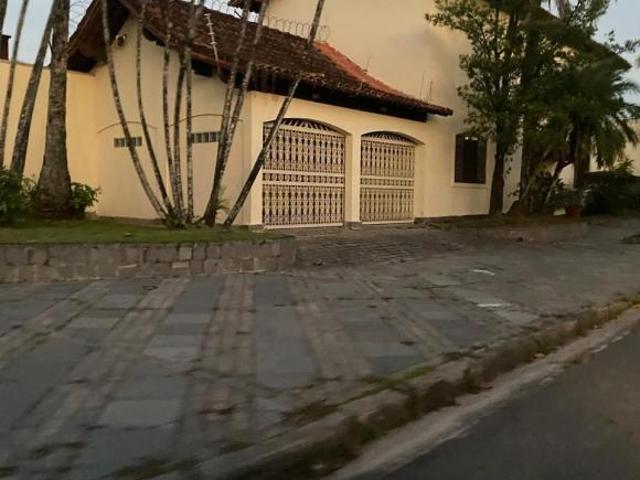 Sobrado na Enseada Guarujá sp, 1 quadra da Praia