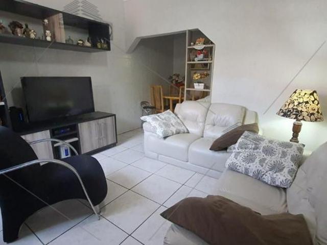 Sobrado na Penha, com 02 dormitórios, cozinha, sala, área de serviço, área com churrasqueira, banh