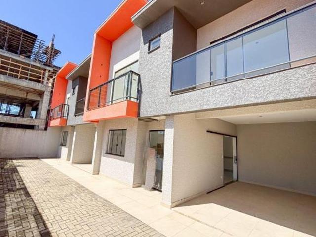 Sobrado na Quadra do Mar – Balneário Albatroz Ref.: 635