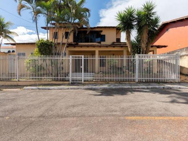 Sobrado na QI 16 Lago Norte | Área verde exclusiva e estrutura diferenciada
