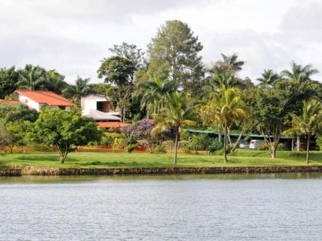 Sobrado na QI 8 Lago Norte | Ponta Seca | Área verde exclusiva e estrutura diferenciada