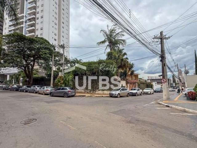 Sobrado na Rua 135 | 800m² Construídos | Setor Marista – Goiânia