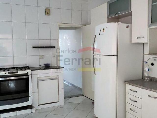 Sobrado na região do Jardim São Paulo, 2 dormitórios, 1 vaga, área gourmet com fogão de lenha