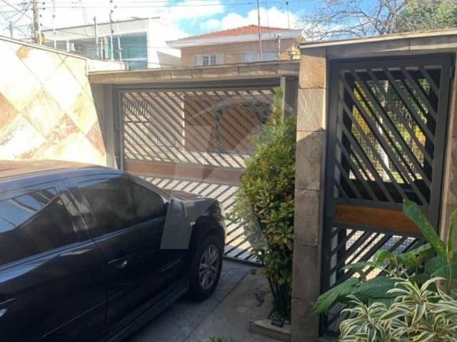Sobrado na Vila Constança com 4 quartos, sendo 2 suítes, 9 vagas de garagem