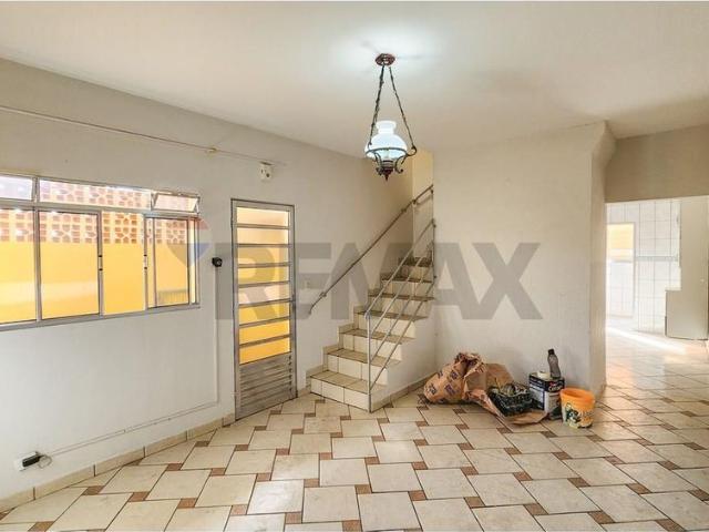 Sobrado na Vila Carmela I: 4 dorm. 5 vagas de garagem
