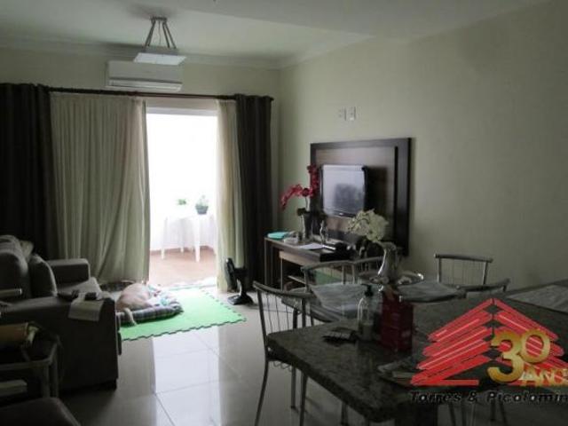 Sobrado na Vila Alpina,3 dormitórios,1 suíte,sala,cozinha americana,ar condicionado,quintal pequeno