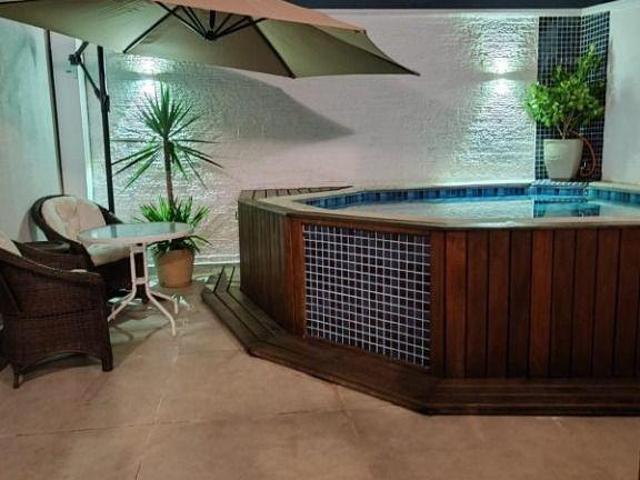 Sobrado na Vila Gomes com jardim e Jacuzzi