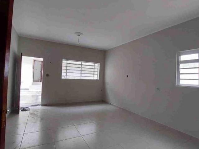 Sobrado na Vila Galvão – 328m², 3 Quartos, 10 Vagas com portão eletrônico, Edícula, salão de jogos e