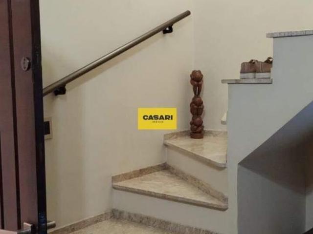 Sobrado na Vila Dusi com 2 Vagas, Planejados e Rua Tranquila – Aceita Permuta