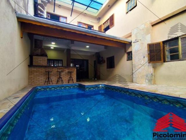 Sobrado na Vila Formosa,com 5 dormitórios, 01 suite, 2 salas, cozinha planejada,03 banheiros, churr