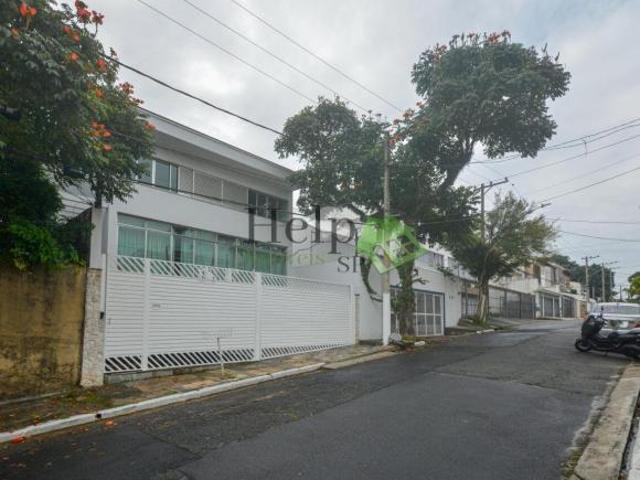 Sobrado na Vila Mariana com 600m², 3 Suítes com Closet e Piscina Privativa