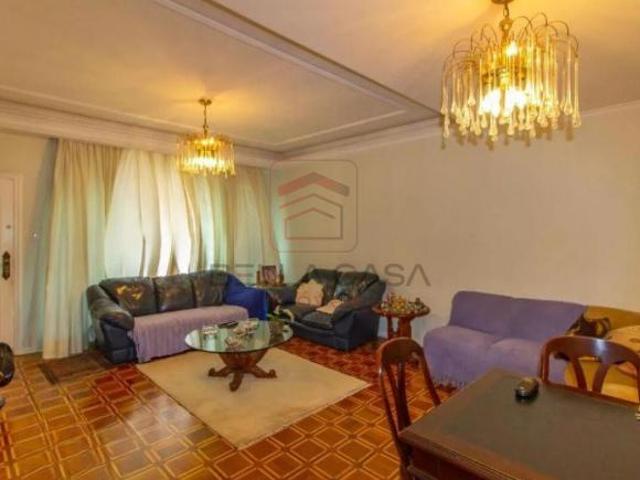 Sobrado na Vila Regente Feijó, 300m2, 03 quartos sendo 01 suíte e 05 vagas