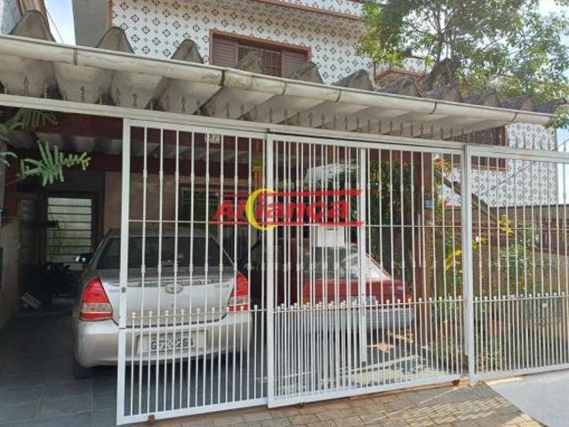 Sobrado na Zona Norte com quintal e excelente localidade