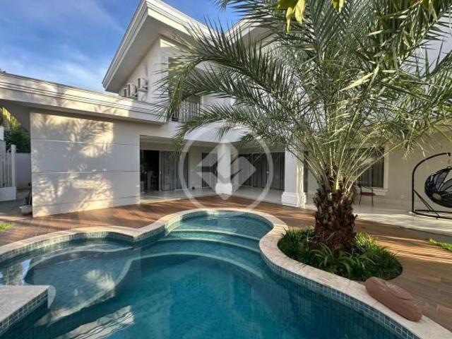 Sobrado Neo classico a vinda no Condominio Belvedere, com 429 m2, 4 suites sendo uma master com clos