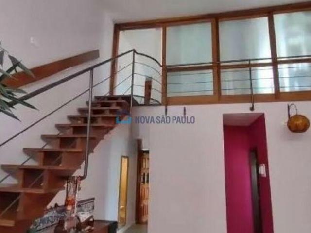 Sobrado no Mirandópolis com 4 dormitórios sendo 2 suítes