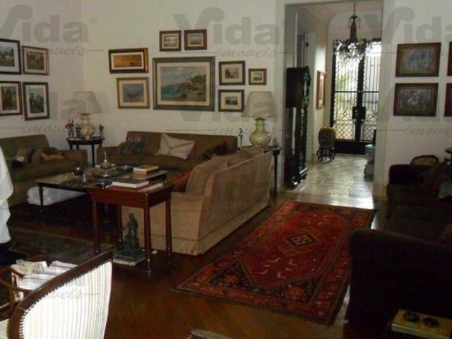 Sobrado no Morumbi: 4 Suítes, 400m² à Venda ou Locação