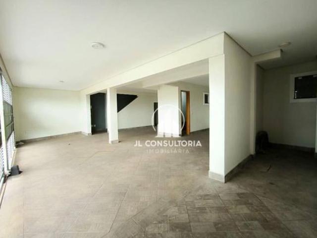 Sobrado no alto Boqueirão, amplo com três quartos