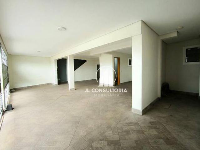 Sobrado no alto Boqueirão, amplo com três quartos