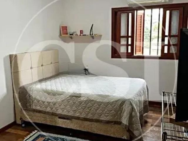 Sobrado no Alto do Taquaral: 318m², 3 quartos, 2 suítes, 6 banheiros, espaço gourmet