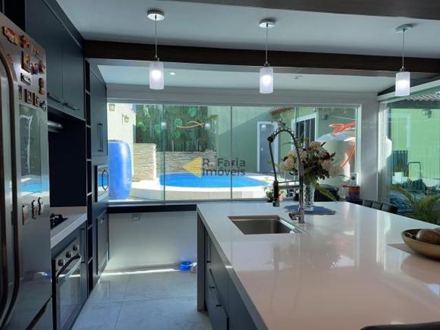 SOBRADO no Bairro Xaxim Com piscina aquecida, su