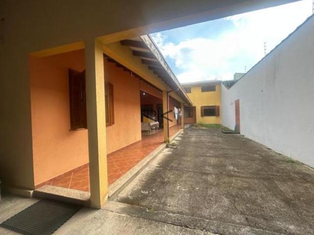 SOBRADO NO BAIRRO DA SUMARÉ COM 4 DORMITÓRIOS SENDO 1 SUÍTE,2 BANHEIROS SOCIAL,VARANDA GOURMET