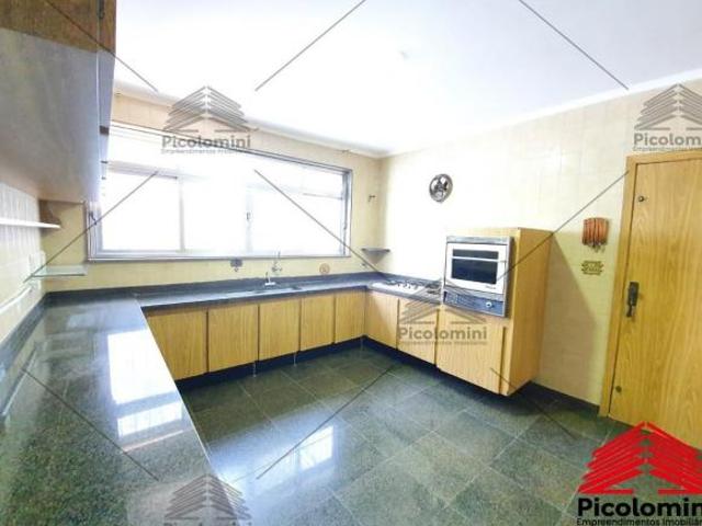 Sobrado no Bairro do Belém, com 03 dormitórios, sala ampla, cozinha, 02 banheiros, lavanderia,lavabo