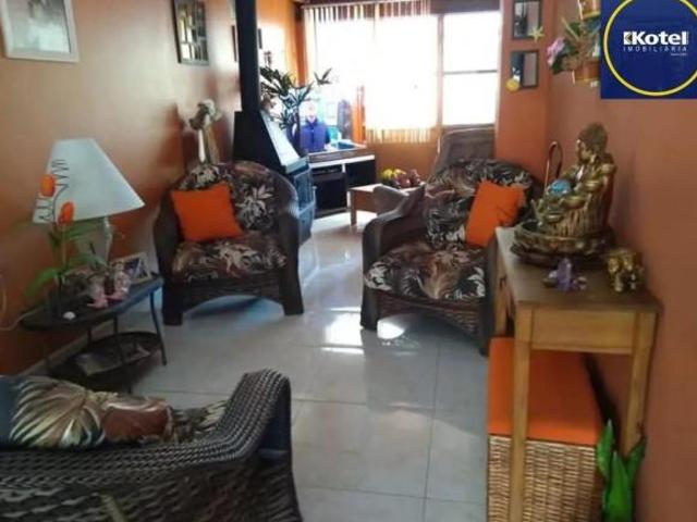 Sobrado no bairro Hípica 3 dormitórios 2 vagas de garagem