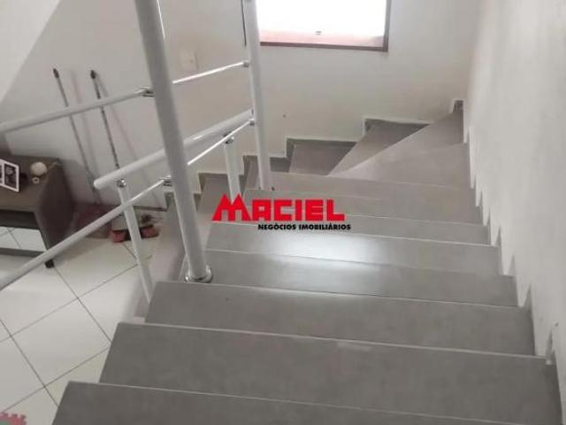 Sobrado no BairrroJardim Nova Florida com 3 quartos sendo 1 suite Venha Conferir!