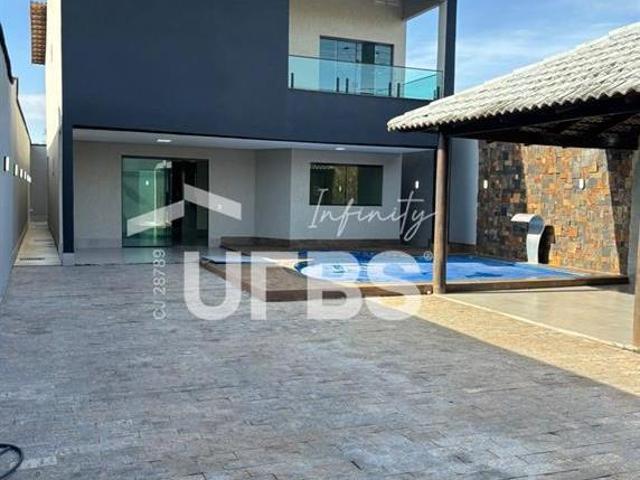 Sobrado no barravento, 3 quartos sendo 1 suite, piscina aquecida, churrasqueira a carvão