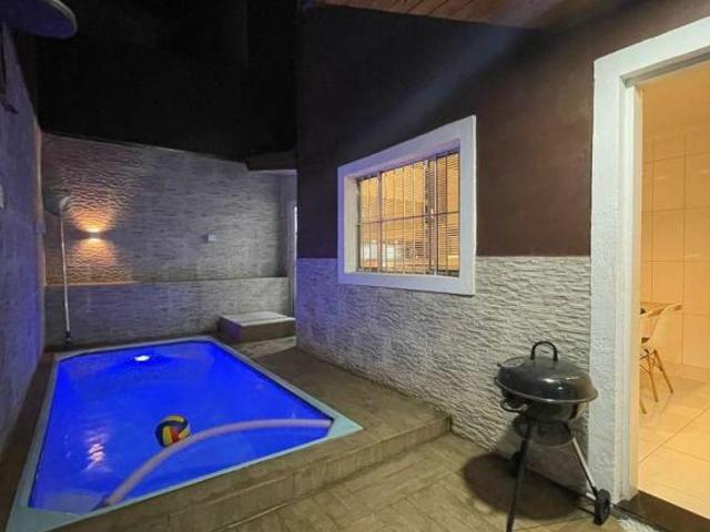 Sobrado no Bosque dos Eucaliptos com 150m, 3 quartos, piscina e churrasqueira
