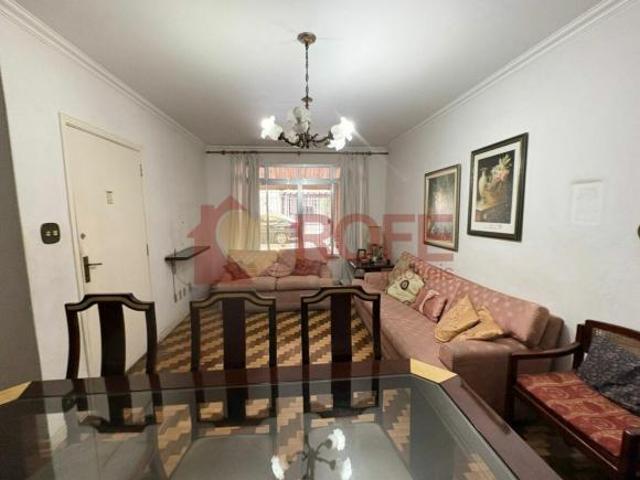 Sobrado no Brooklin, área estritamente residencial, com 190m², sendo 3 quartos e 2 vagas