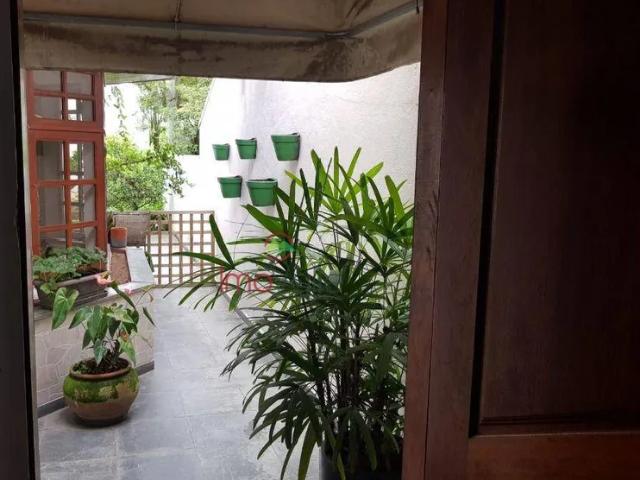 Sobrado no condomínio Jardim das Colinas 330m2 a. C 4 dorm. 2 suítes