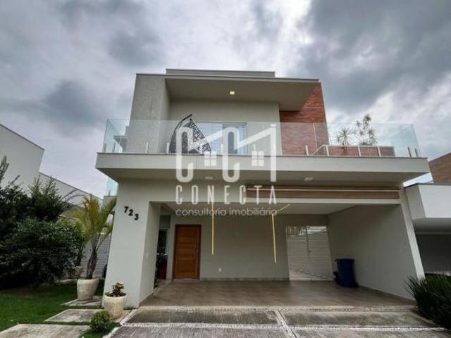 Sobrado no Condomínio Altos de Itaici, 246,90 m²