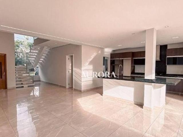 Sobrado no Condomínio Bella Vitta, com 3 dormitórios à venda, 168 m² por R$ 1.550.000 Pioneiros
