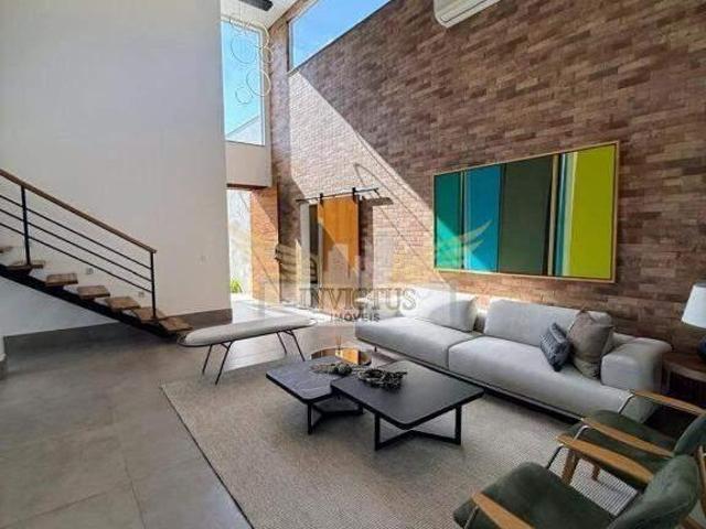 Sobrado no Condomínio Itaporã com 4 Suítes para Comprar, 355m² Itapetinga, Atibaia/SP