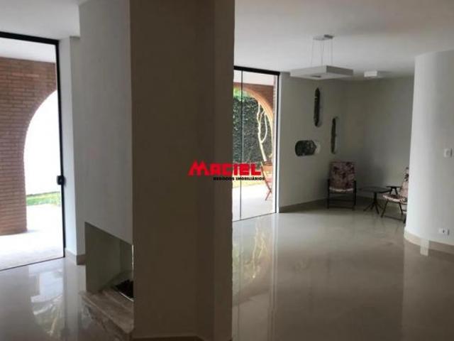 Sobrado no Condomínio Jardim das Colinas 3 suítes / terreno de 540 m2 / piscina