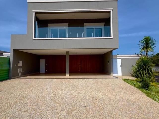 Sobrado no condomínio Olivito por R$ 4.580.000,00