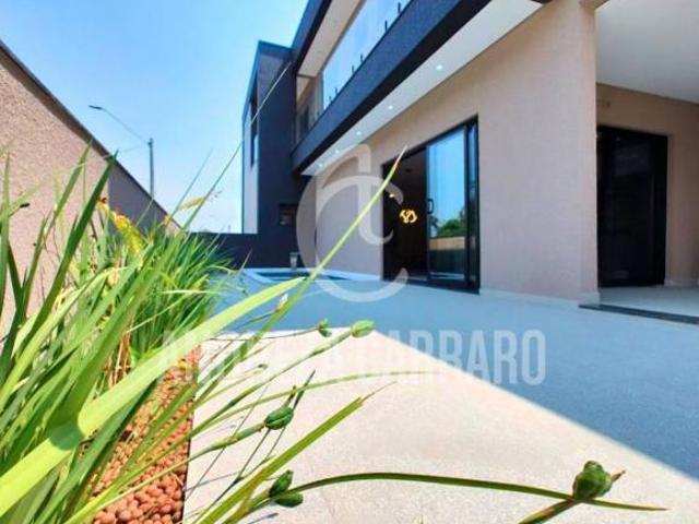 Sobrado no Condomínio Sun Lake com Armários e Piscina