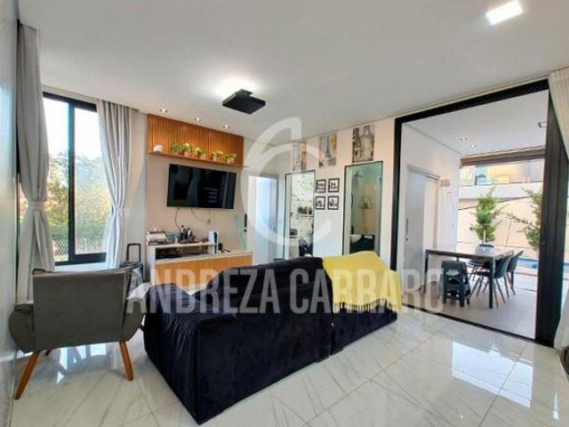 Sobrado no Condomínio Sunlake com Piscina
