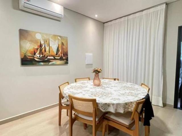 Sobrado no Condominio Residencial Montreal com 3 dormitórios Sendo uma Suite à venda por R$ 1.050