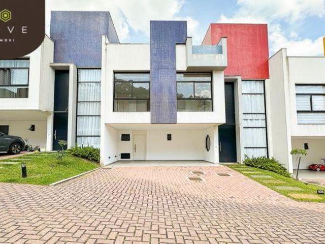 Sobrado no Condomínio Residencial STM Mond Galerie, com 03 quartos, 01 suíte, 04 vagas de garagem co
