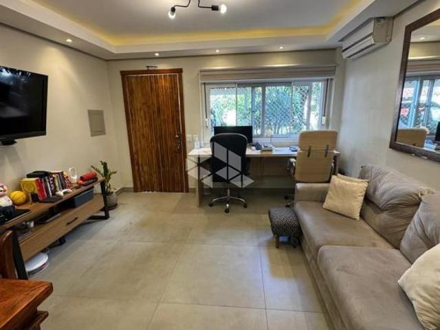 Sobrado no Condomínio Residencial Vila Flora com 2 dormitórios e 2 vagas, bairro Fátima Canoas