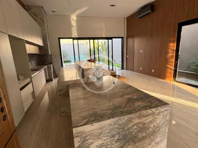 Sobrado no Condominio Villa Jardim de 5 Suites de 347 m2 Construido Com Planejados
