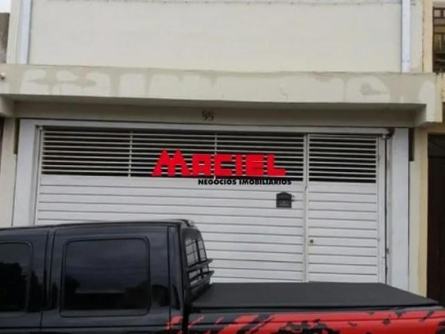 Sobrado no Conjunto Habitacional São José