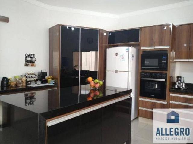 Sobrado no Gaivota I com 4 dormitórios e 2 vagas de garagem / Próximo ao Pão de Açúcar !