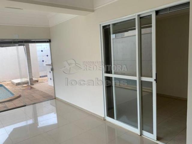 Sobrado no Green Valley Edge City com 04 dormitórios