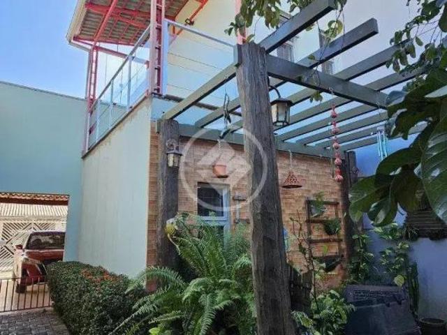 Sobrado no Jardim Comodoro com 4 Quartos, sendo 1 Suíte, e 3 Vagas – Cuiabá MT