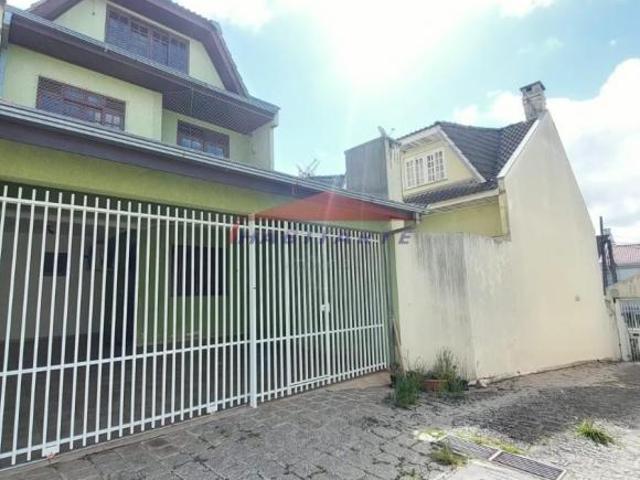 Sobrado no Jardim das Américas, Curitiba PR: 3 quartos, sendo 1 suíte, 1 sala, 3 banheiros, 2 vagas