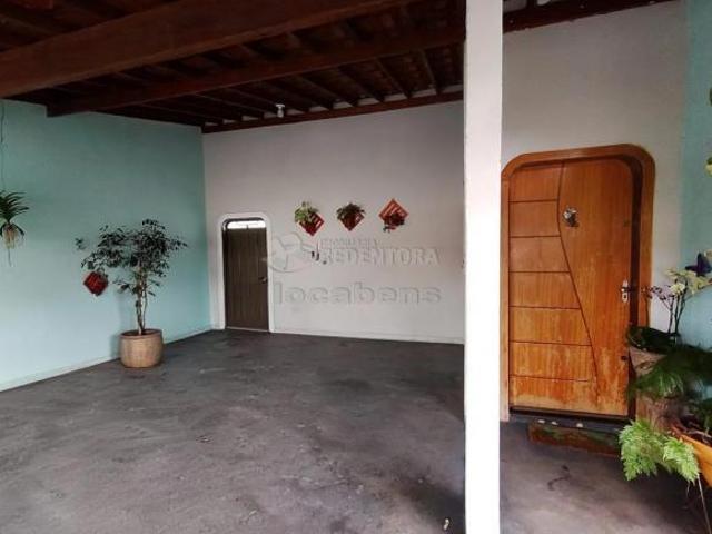 Sobrado no Jardim das Aroeiras II com 3 Dormitórios e 2 Vagas de Garagem
