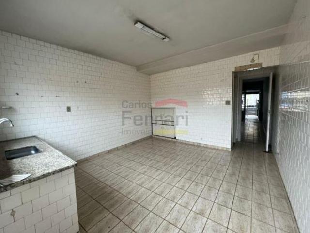 Sobrado no Jardim França com 153m², com três dormitórios, um banheiro social, uma sala com dois amb